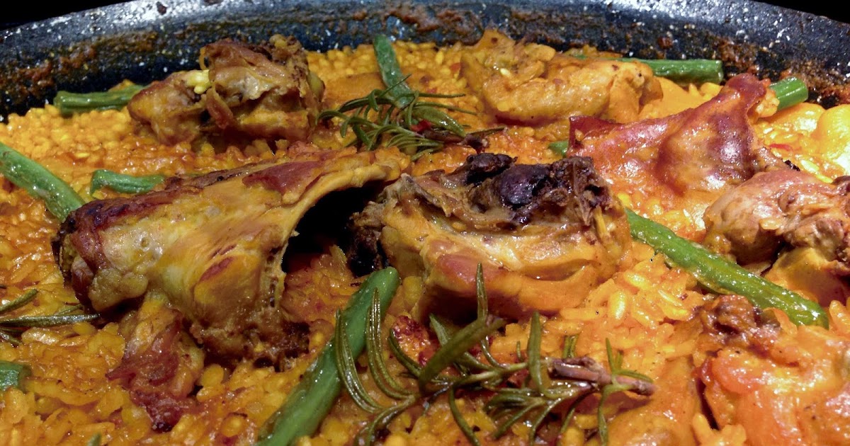 PAELLA DE POLLO Y CONEJO / CUCHARA, CUCHILLO, TENEDOR