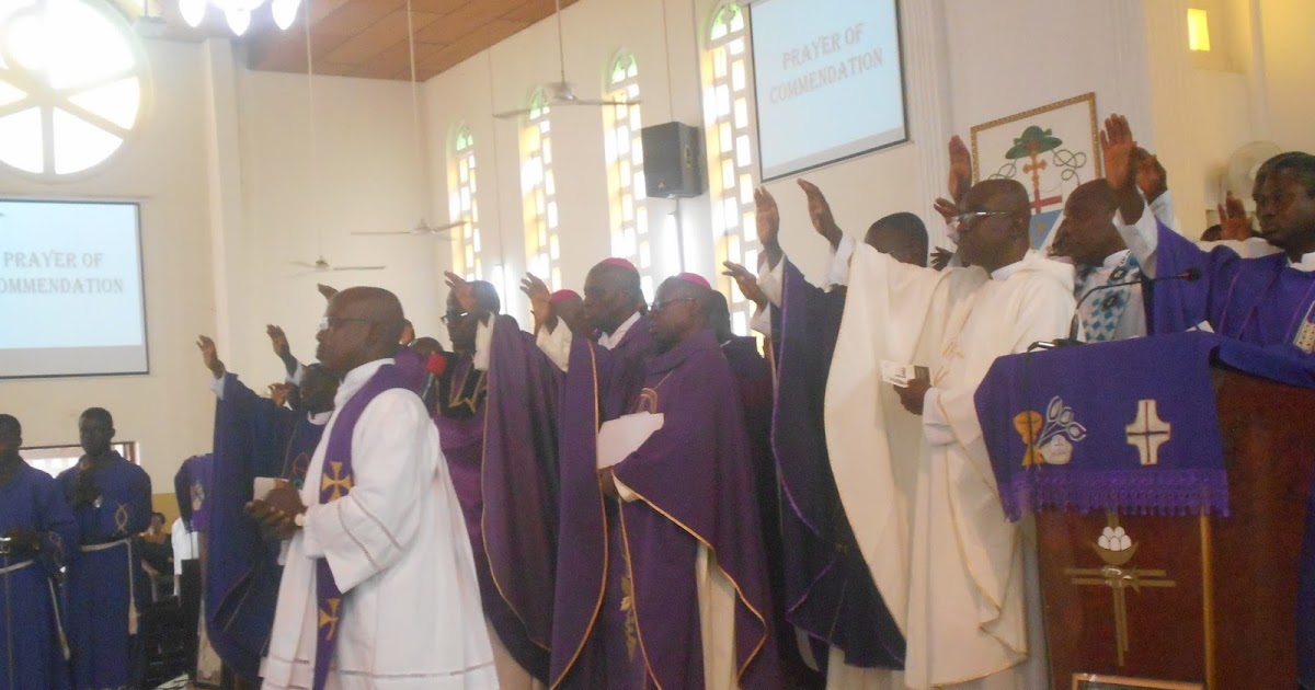 The Weava: Hundreds mourn Fr. John Oppong