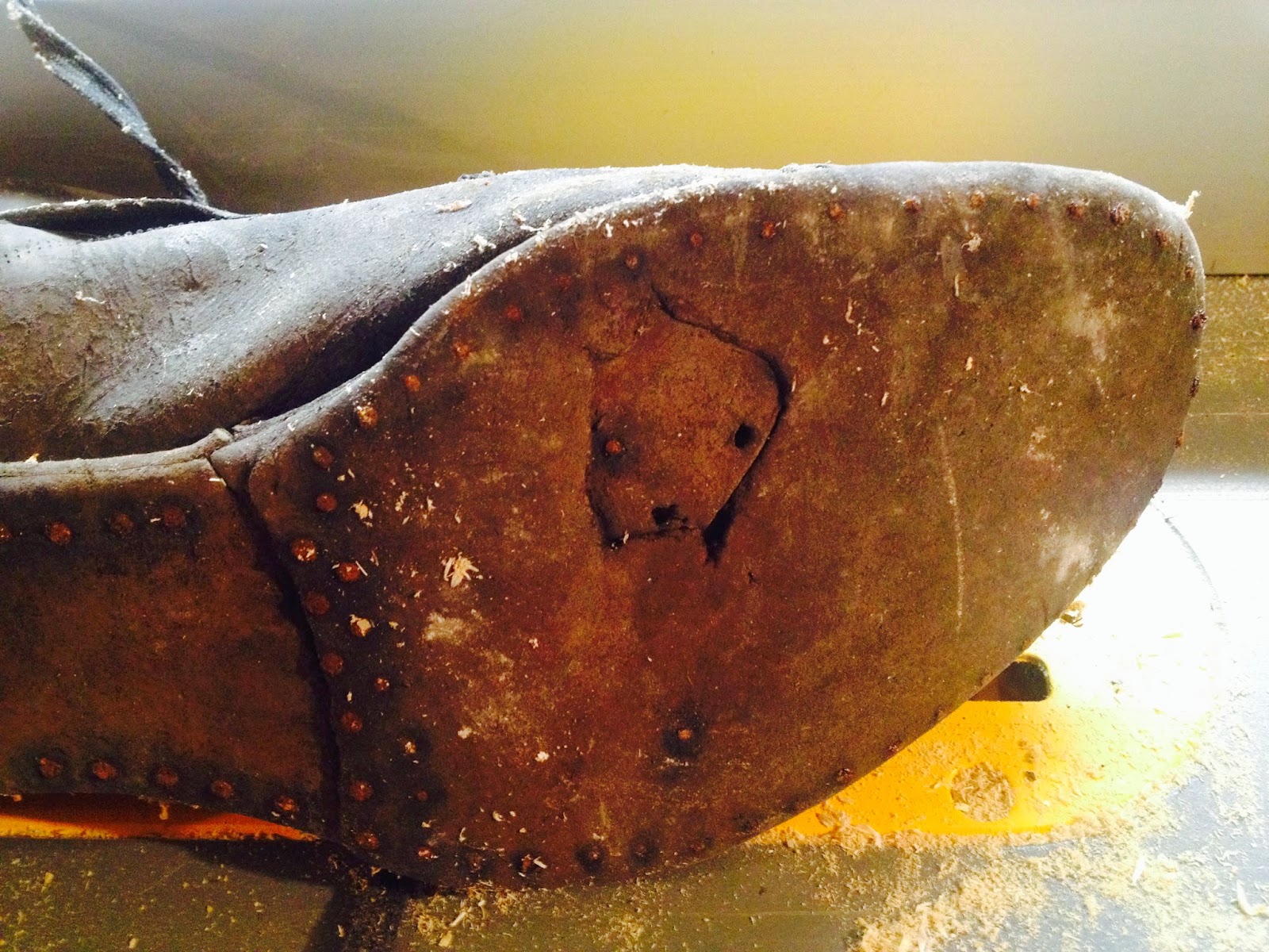 SilkDamask : A Concealed Shoe on the Cusp of a New a Century