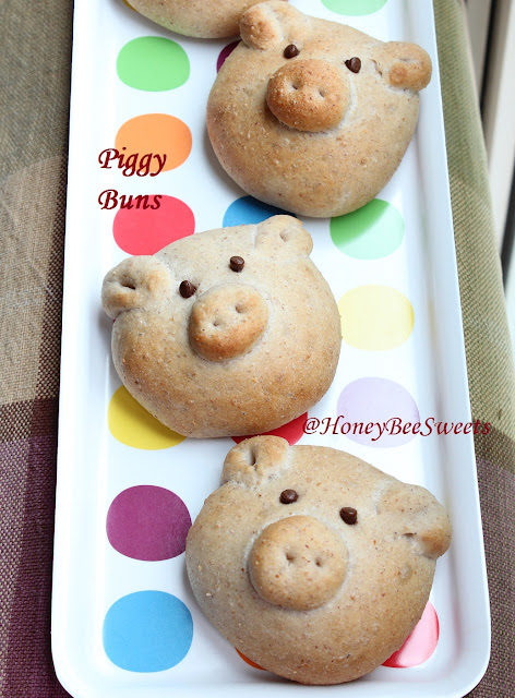 Honey Bee Sweets: Almond wholewheat Piggy buns & loaf