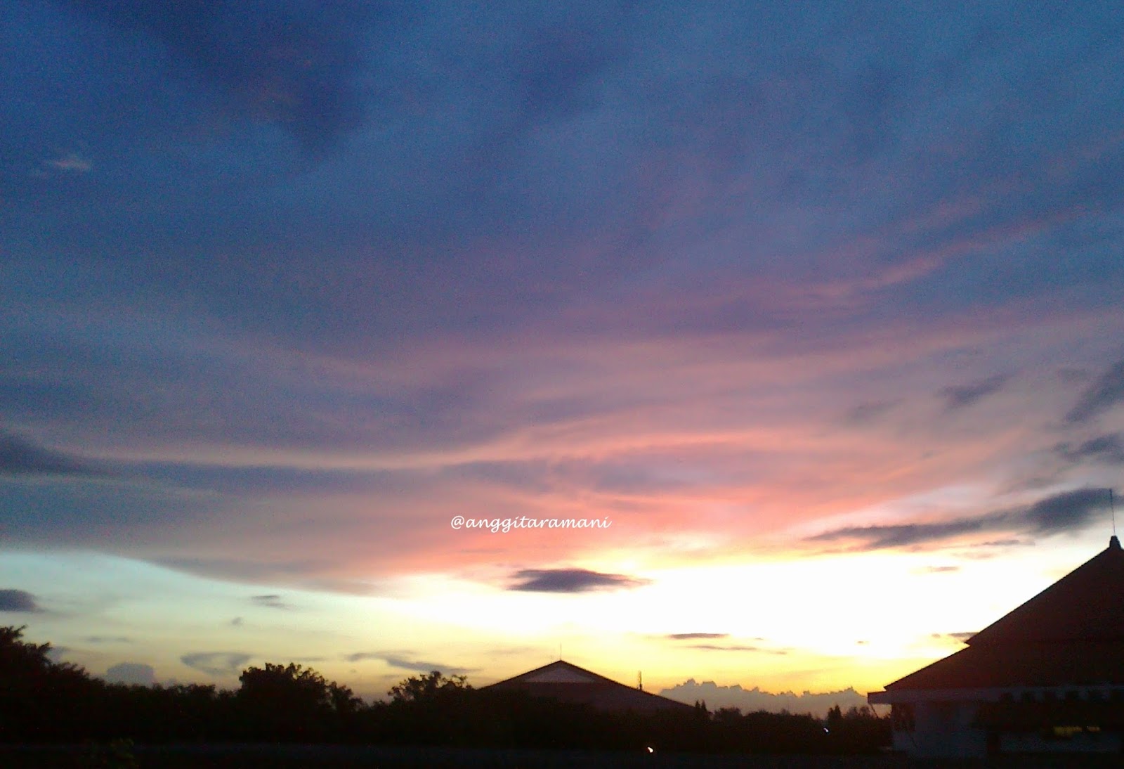 √Catatan Cinta untuk Traveler : Lukisan Langit - ANGGITA RAMANI | Eco ...