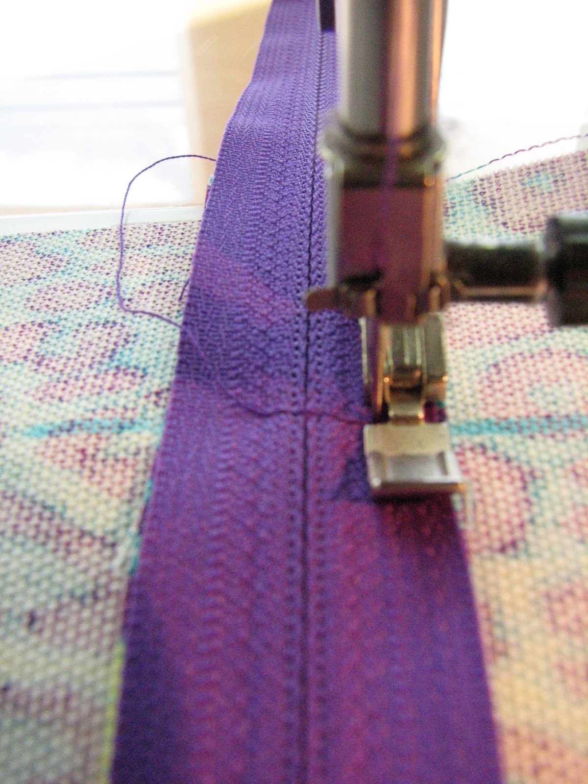 Ms. Elaineous Teaches Sewing: Zippers in Pillows and Cushions