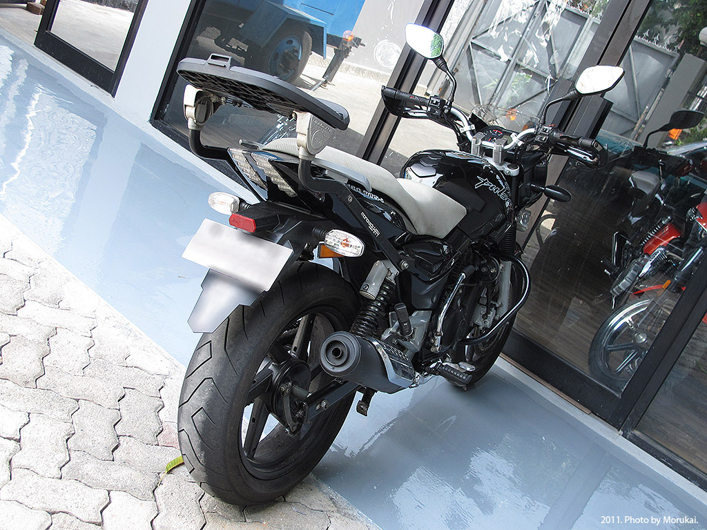 BIGGER RIM AND TYRE ON BAJAJ PULSAR 180 UG3