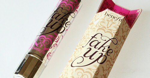 Benefit: Fake Up Concealer - Makeup Moment