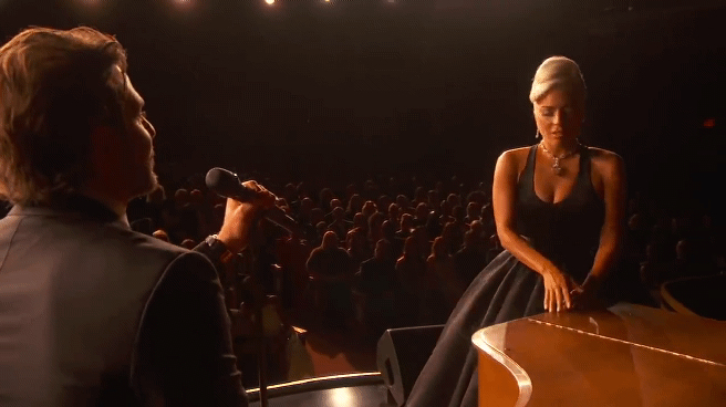 GIFS: Lady Gaga e Bradley Cooper cantando "Shallow" no Oscar - Acesso ...