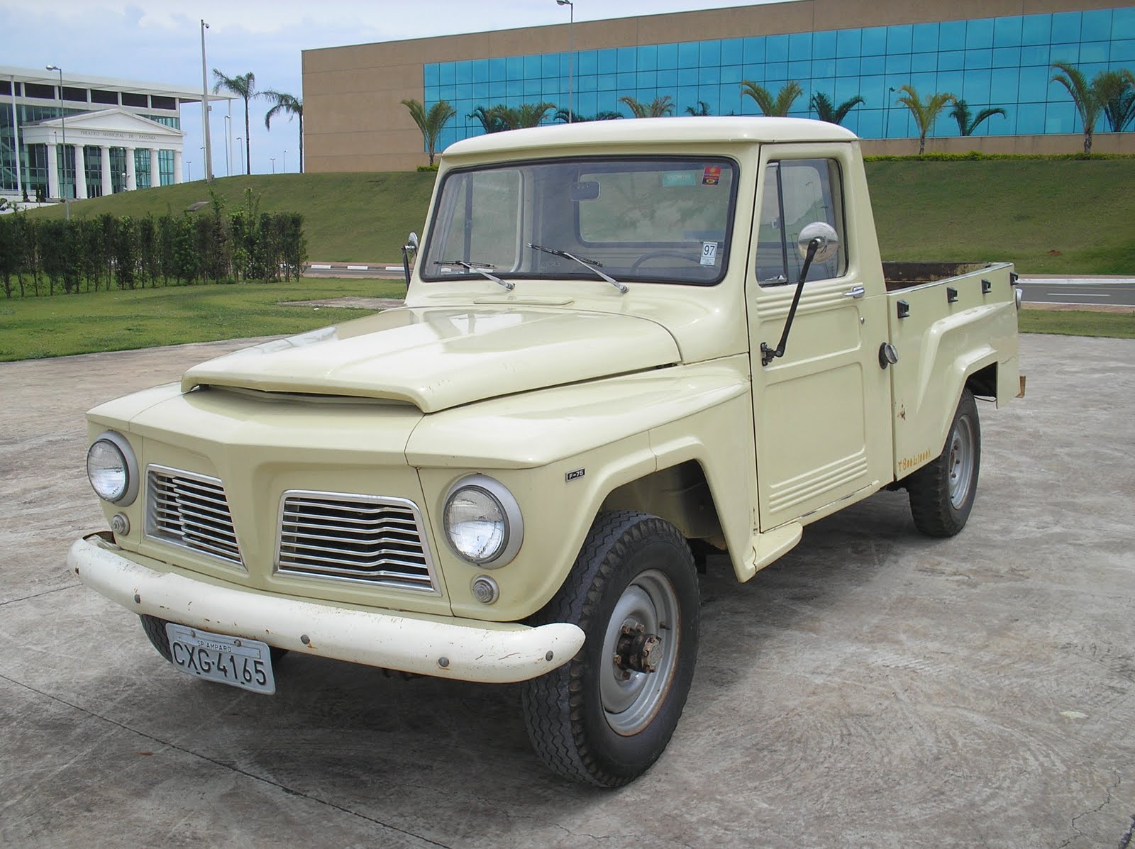 laikcars: FORD PICK UP F75