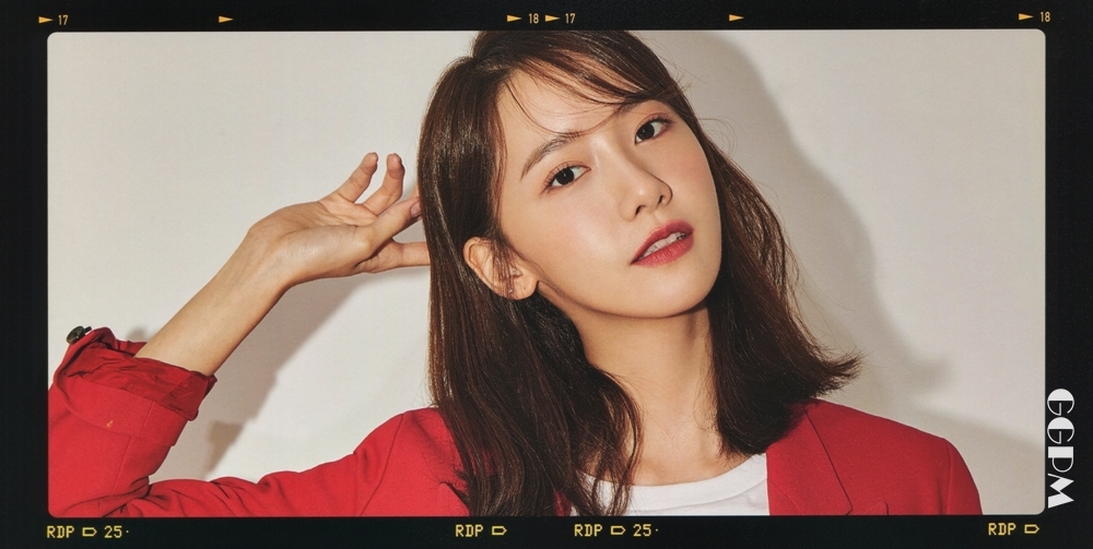 YOONA. Girls' Generation-Oh!GG 2019 SEASON'S GREETINGS - A4 Poster ...