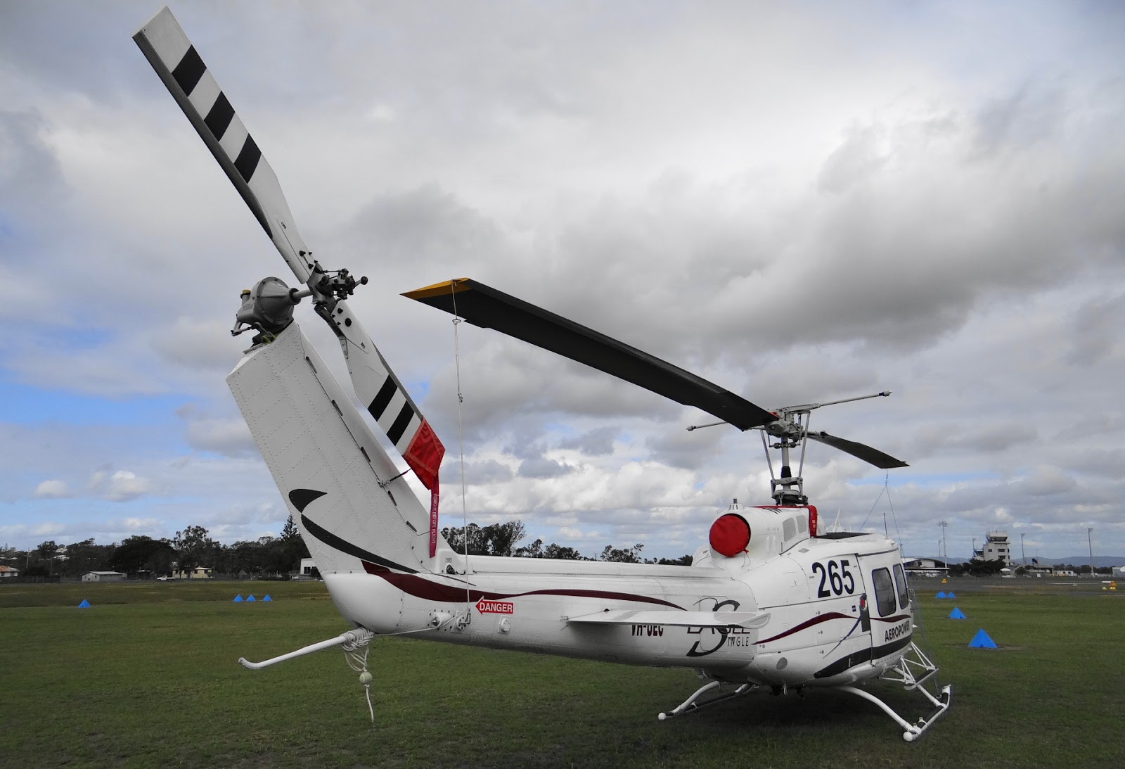 Air Queensland.blogspot: A stroll around Eagle Copters / Aeropower Bell ...