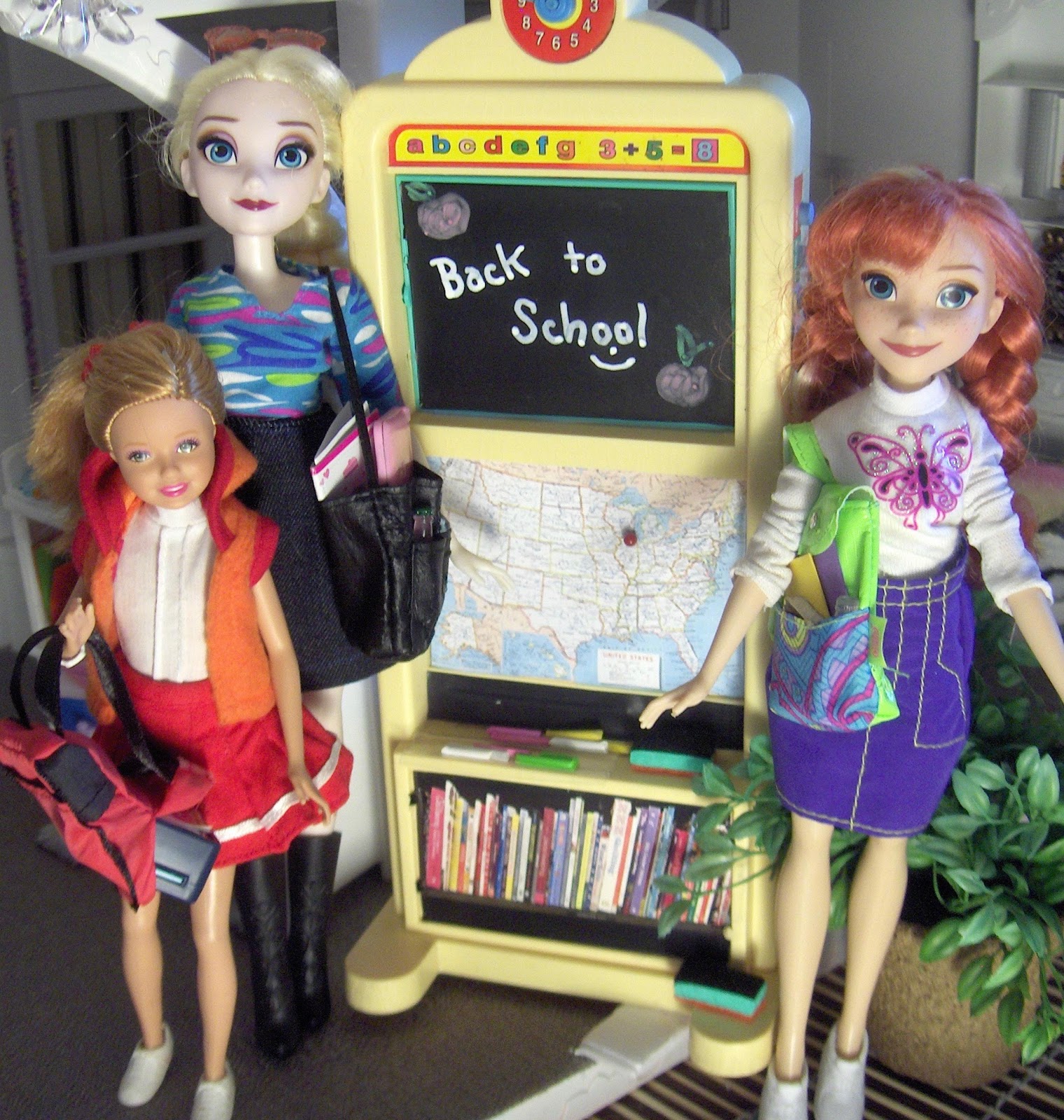 Barbie:OldNewGreenRedo : Back to School:Homework Cabinet and Chalkboard