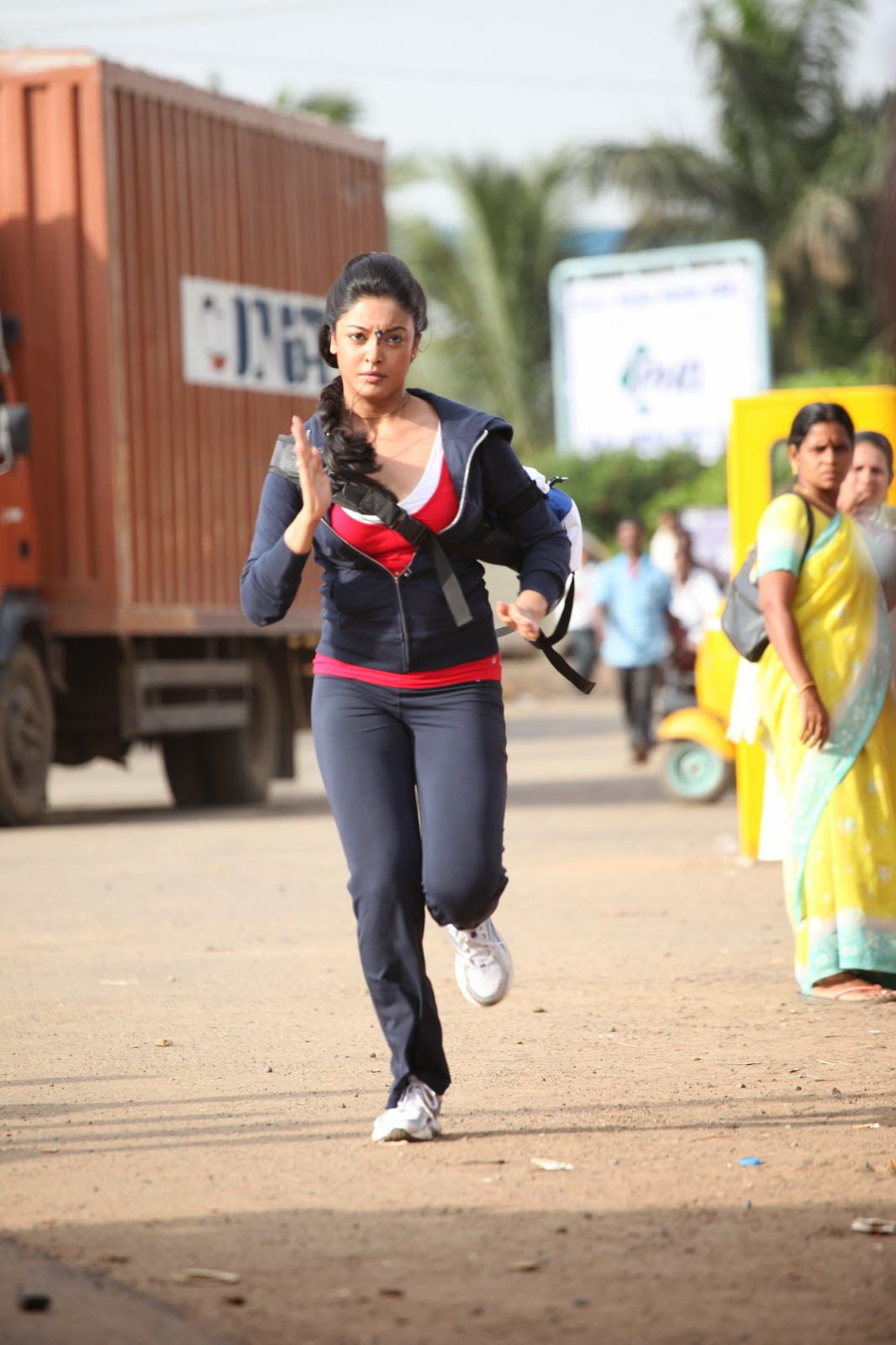 Mirchi Stills: Tanushree Dutta Latest Hot Photos in Sports Dress