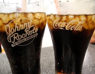 Johnny Rockets, New York : Eating Without Moving