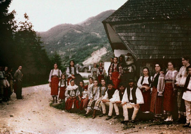 27 Rare and Fascinating Color Photographs of Romania in the 1930s ...