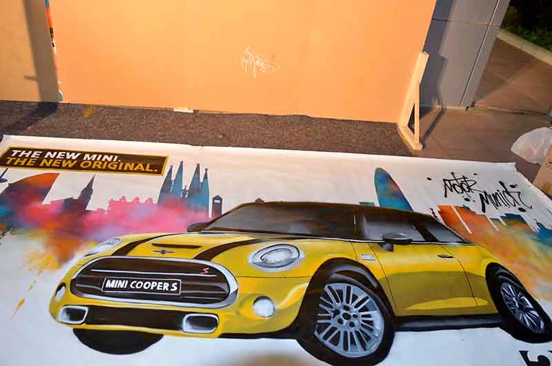 Graffiti en directo en la presentación del nuevo Mini en Sant Cugat del ...