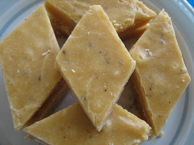 Delicious veggie dishes from all over the world: RAVA BESAN VADI