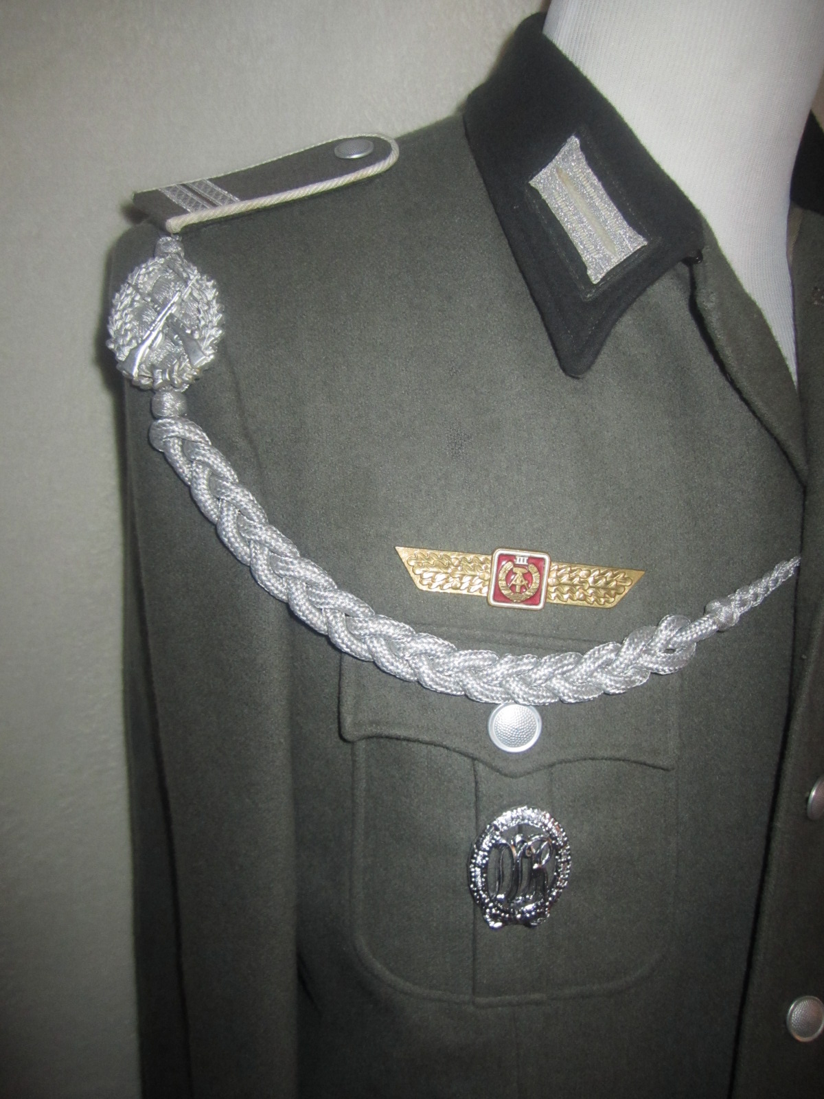Uniformen der DDR: NVA Ausgehuniform Motschützen Stabsgefreiter 1965