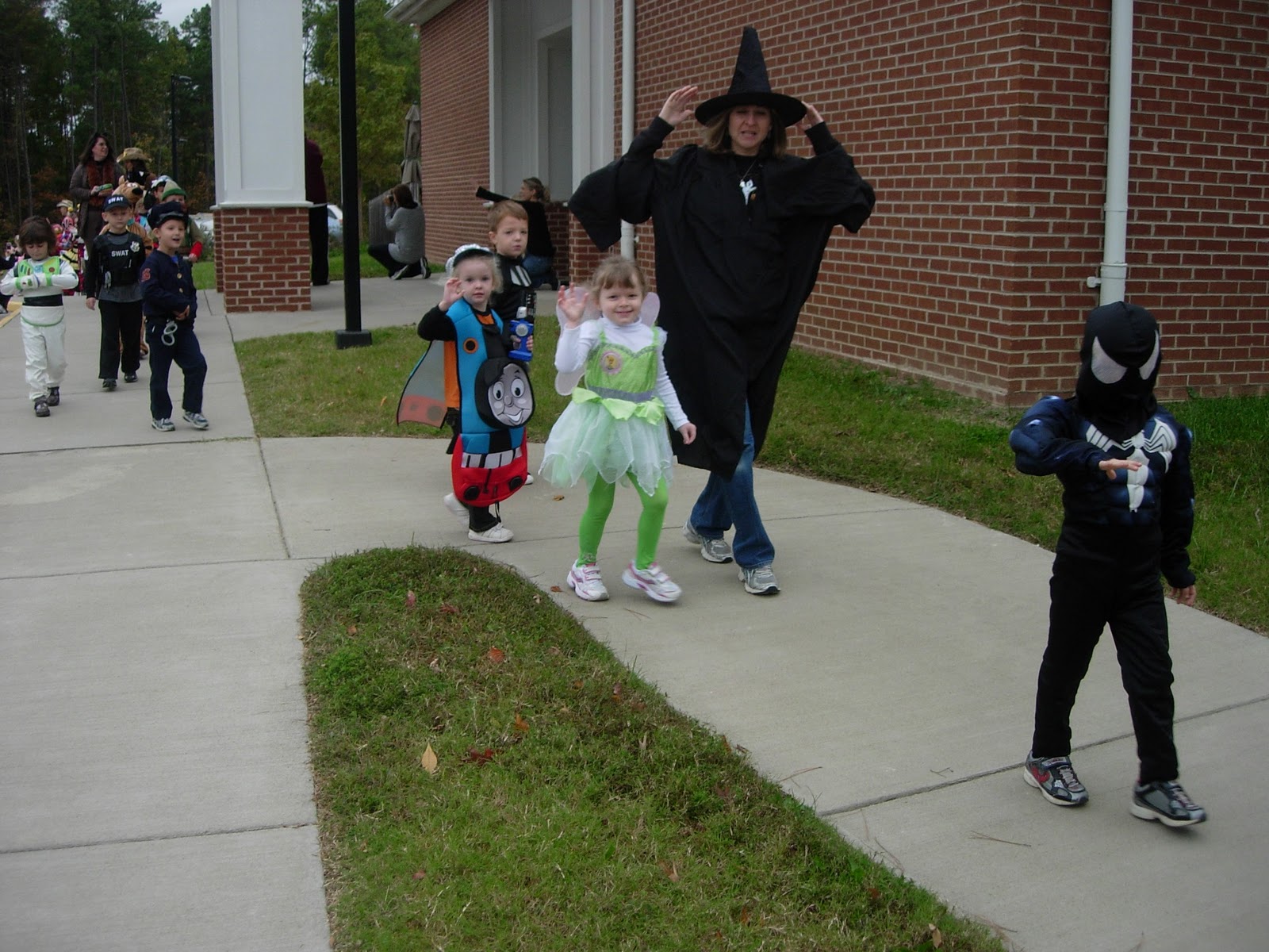 The Davis Family: Preschool Halloween Parade