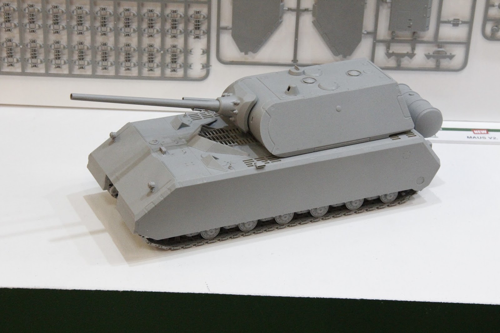 Takom 1/35 Maus Spielwarenmesse (2050) - DetailScaleView
