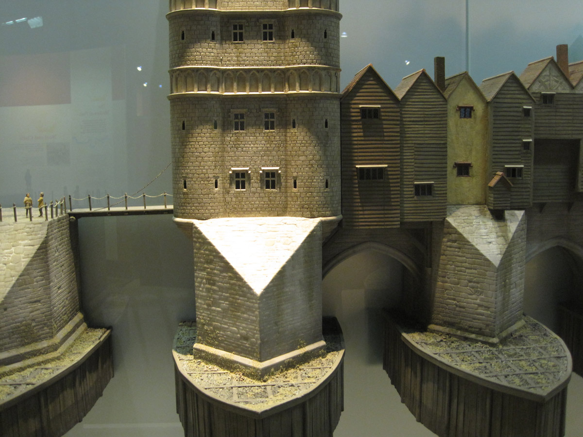 Lando Breaks: London Bridge Models