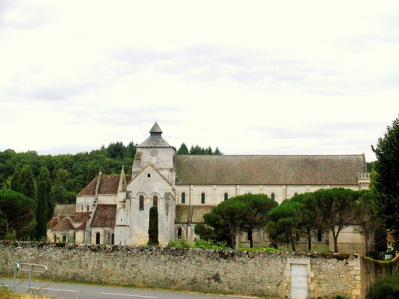 Loire Valley Experiences: Church on Sunday...Abbey of Notre-Dame de ...