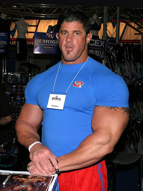 Muscle Lover: Bodybuilders with their clothes on (2)