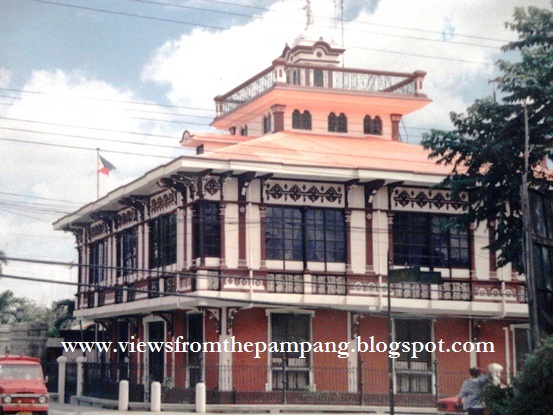 VIEWS FROM THE PAMPANG: *301. Bale Matua: THE PAMINTUAN HOUSE