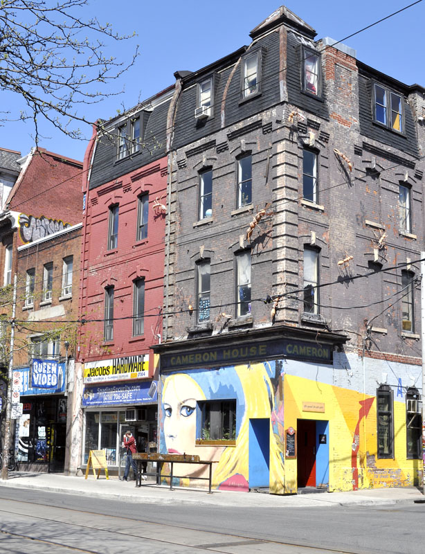 Tomatoes From Canada: John Abrams at the Cameron House