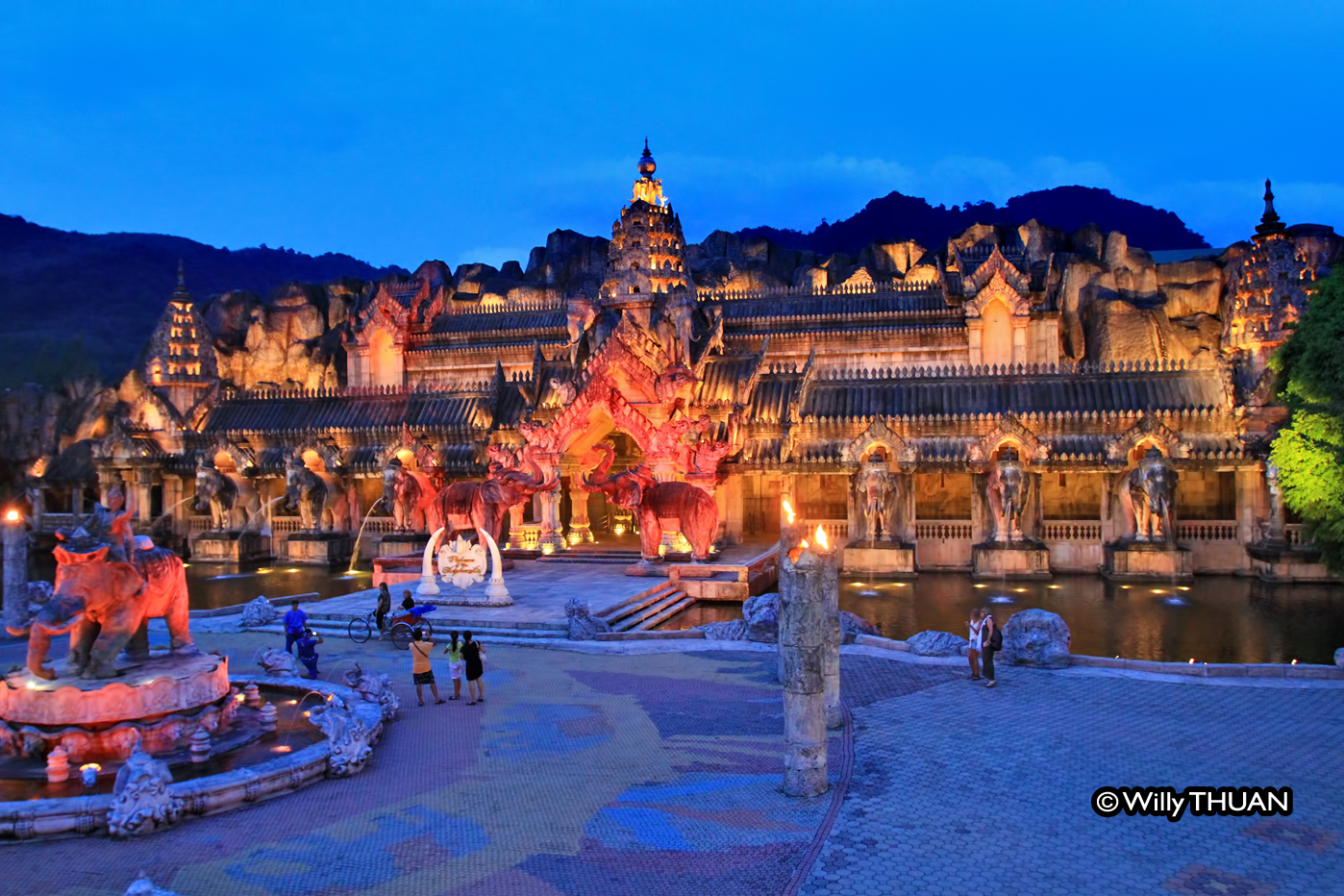 The Phuket Fantasea Show - Phuket 101