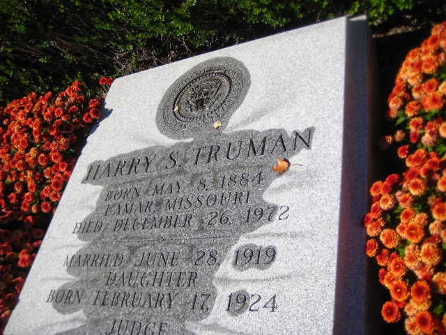 Two Greyhound Town : Harry S Truman Library/Museum