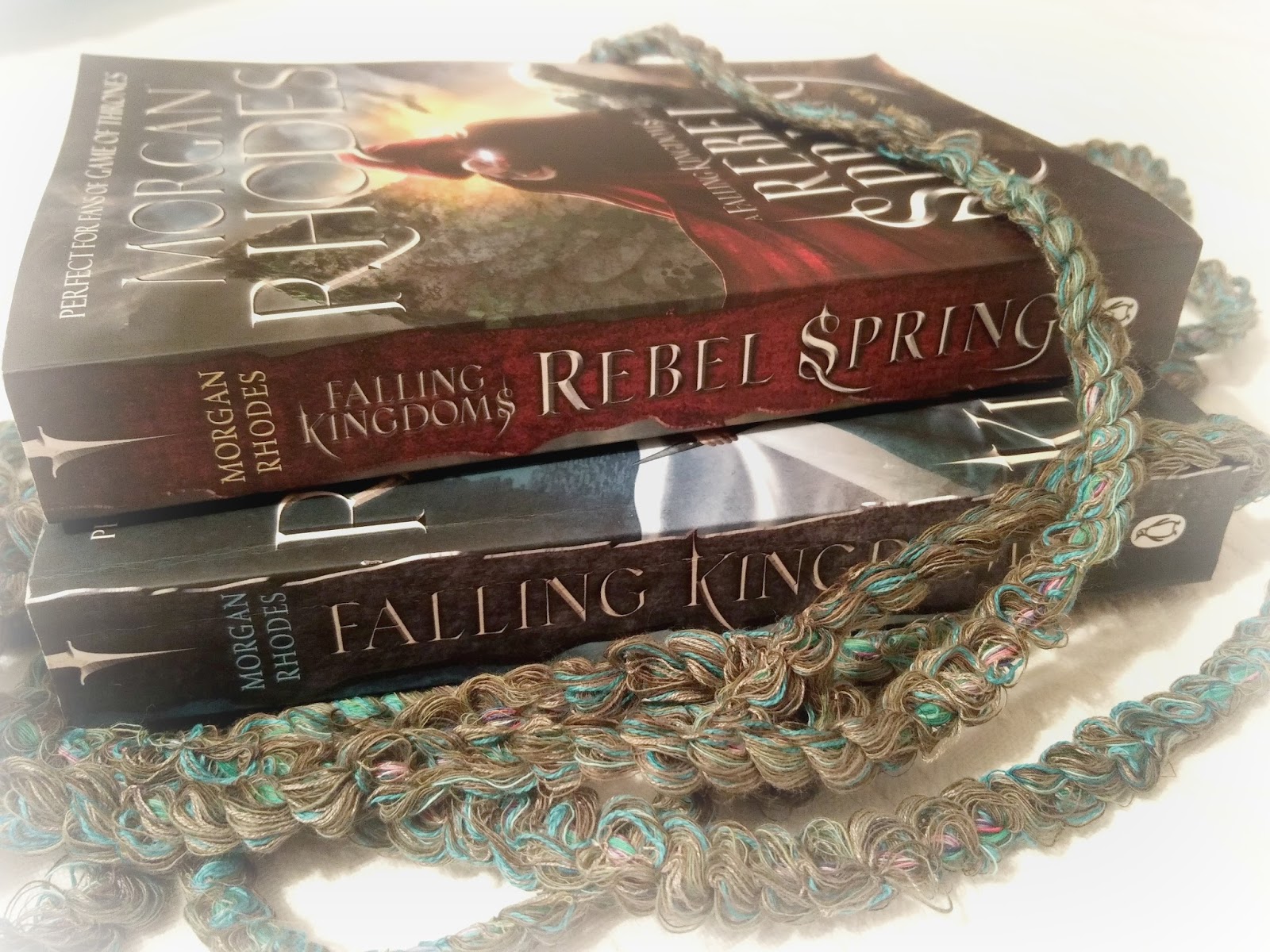 REVIEW | Razões para ler a série "Falling Kingdoms", de Morgan Rhodes