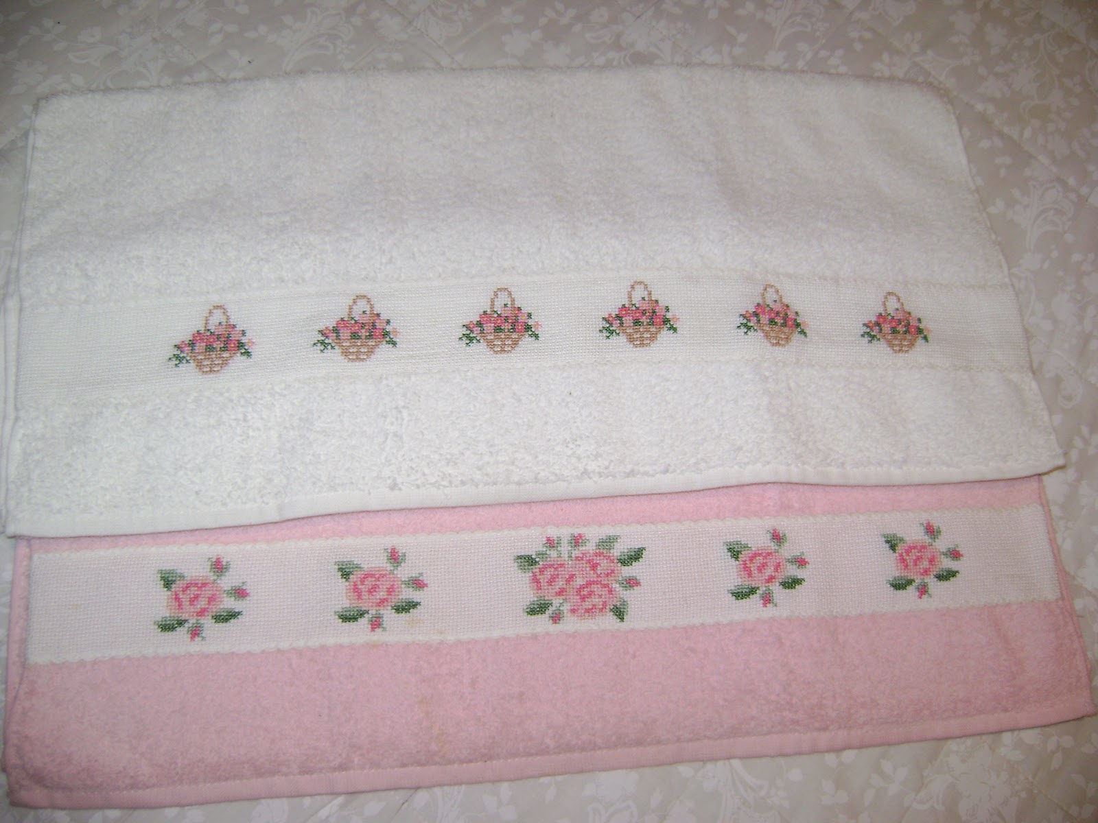 PAPALLONES I COLORS: Tovalloles a punt de creu