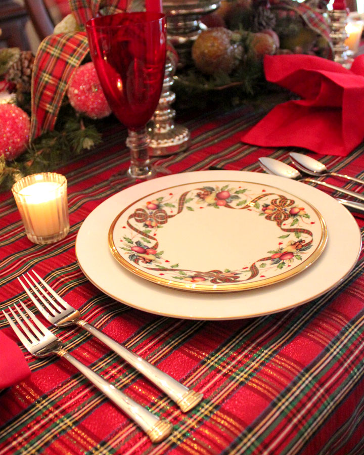 JBigg: Life in Kentucky: Christmas Table with Tartan and Santa