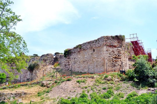 ΨΗΓΜΑΤΑ ΑΠΟ ΤΗΝ ΕΛΛΗΝΙΚΗ ΙΣΤΟΡΙΑ: ΚΑΣΤΡΟ ΝΕΑΣ ΠΕΡΑΜΟΥ ΝΟΜΟΥ ΚΑΒΑΛΑΣ