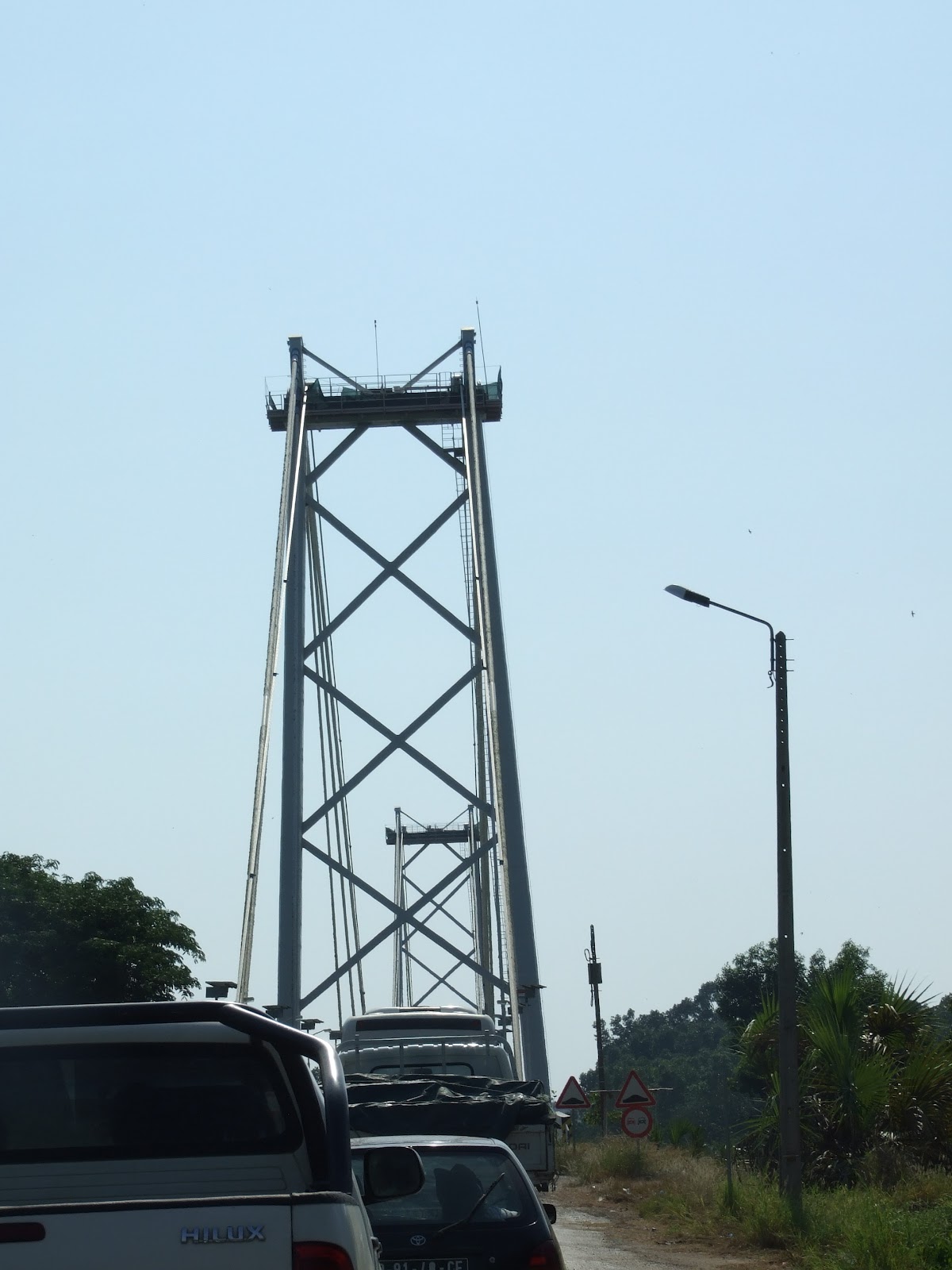 DISTRAÇÕES_i_IMAGENS: ... atravessando o Quanza ...