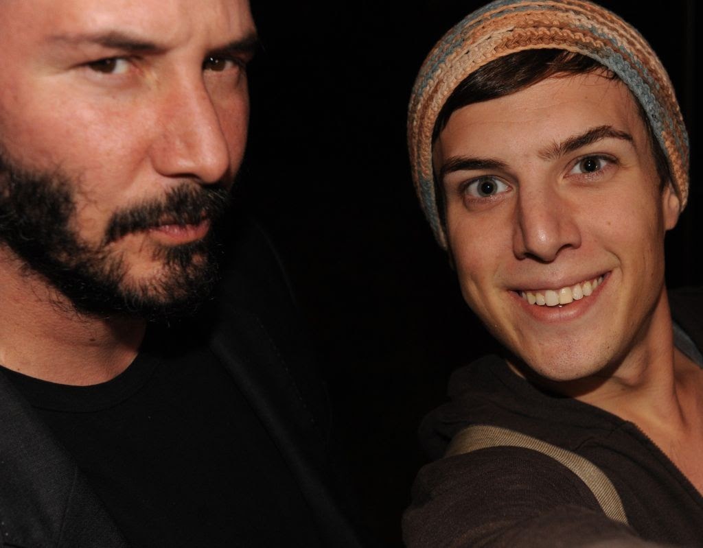 Keanu Reeves: Two new photos of Keanu Reeves with fans