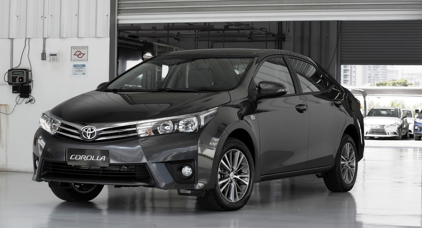 Enfim, os detalhes oficiais do Toyota Corolla 2015