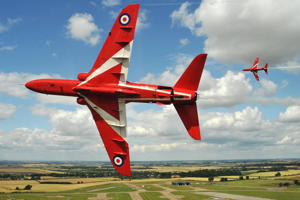 RAF RED ARROWS HAWK CRASHES, TWO OFFICERS EJECTED - Blog Before Flight ...