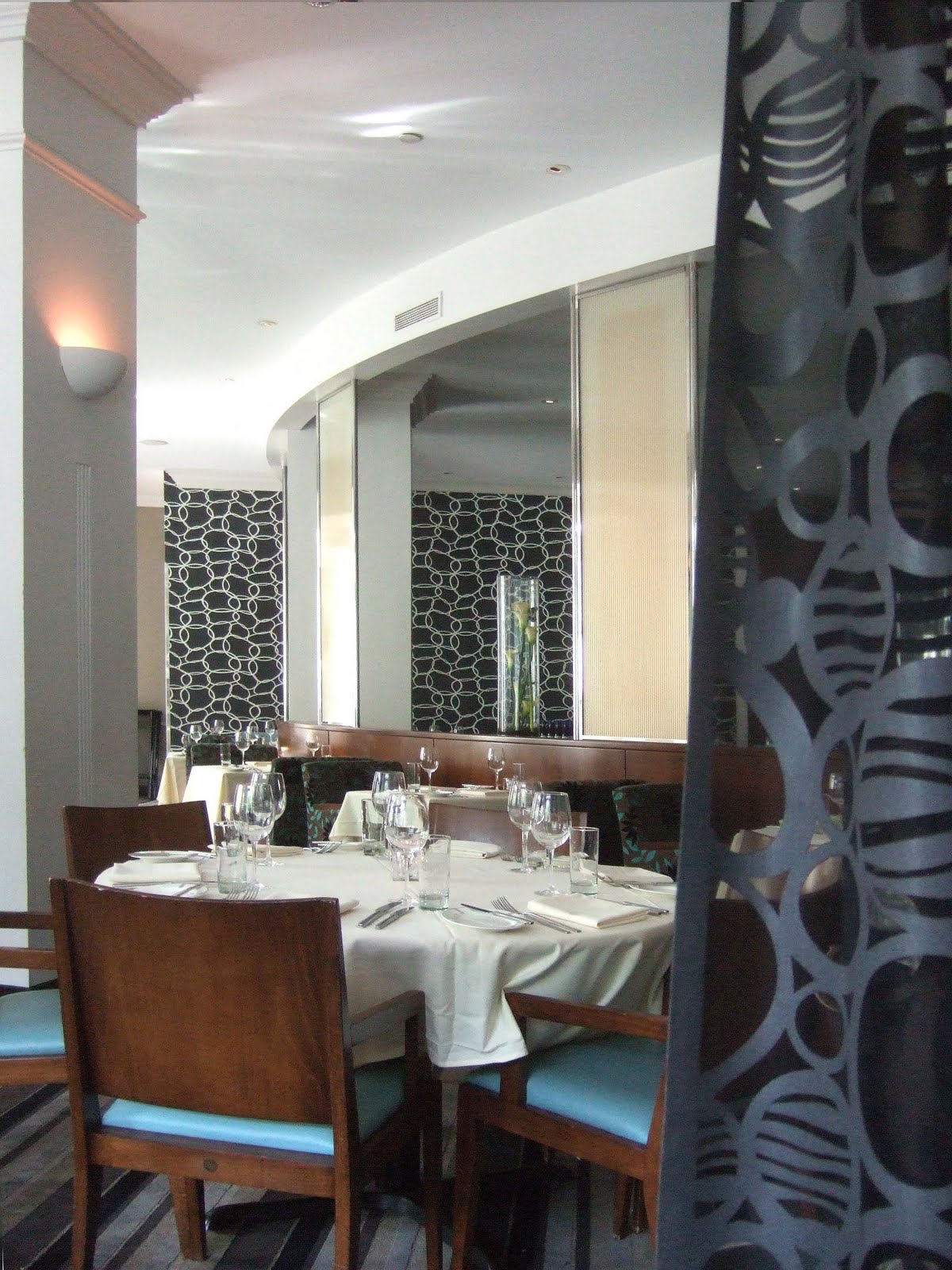 entertaining views from cincinnati: 701 Restaurant — Contemporary Elegance