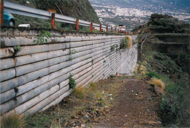 Muros de Contención: Muros de tierra armada y suelo reforzado