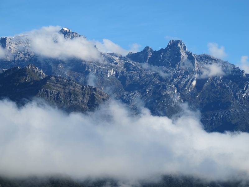 Puncak Trikora Atau Ettiakup Merupakan Sebuah Gunung Yang Tertingi Di ...