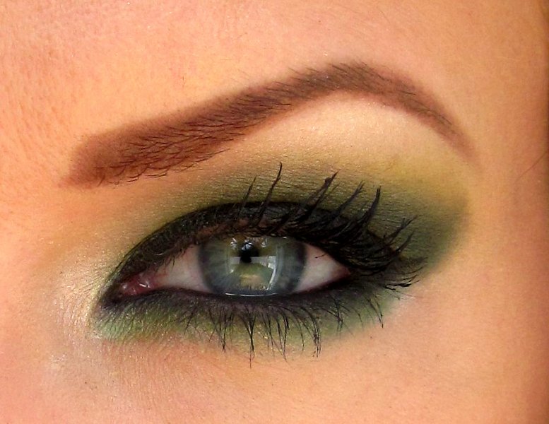 The Beautiful Life Of The Girl Next Door: Army green eyes