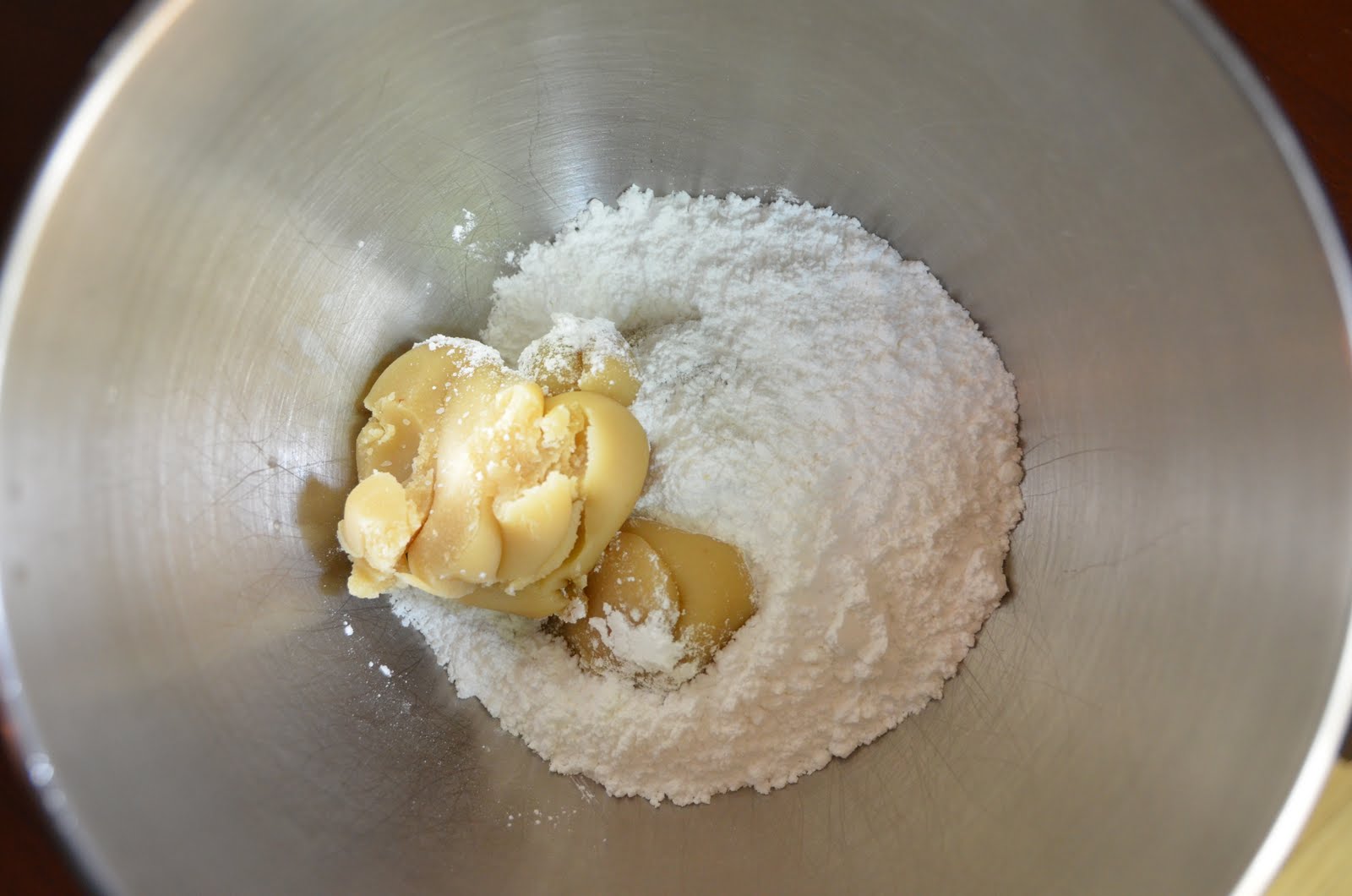 Playing with Flour: Almond macaroons