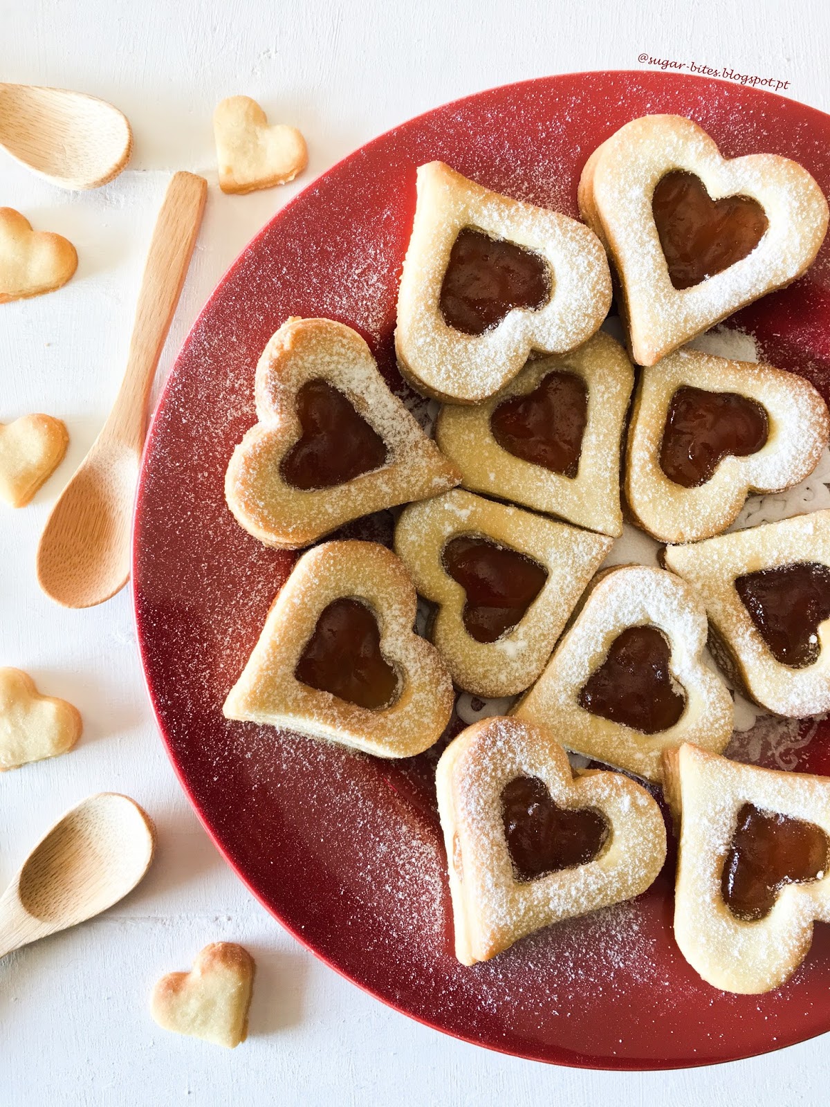 Sugar Bites: Bolachas Linzer com Geleia de Romã