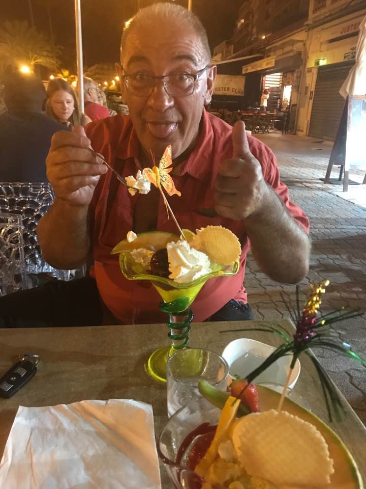 Roberto Malone e outros maduros bem dotados: E pensar que uma carinha ...