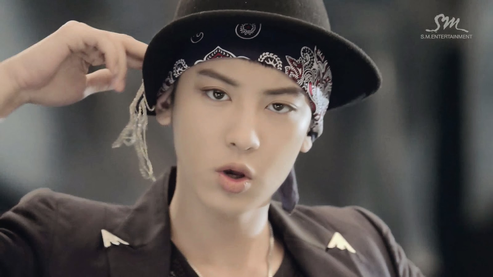 EXO: Wolf MV και who-is-who | I say myeolchi // k-pop in greek