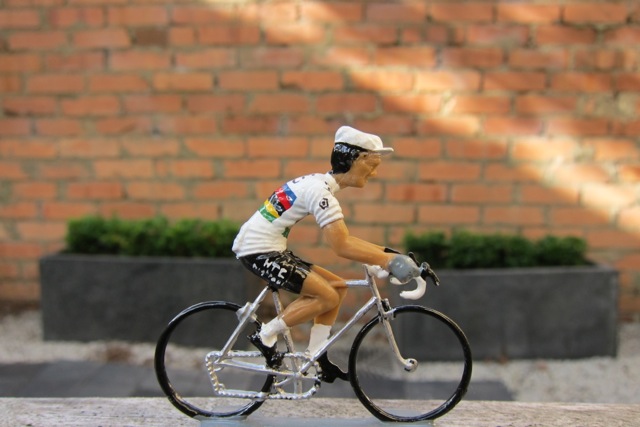 Velo Liberte: Miniature Cyclists