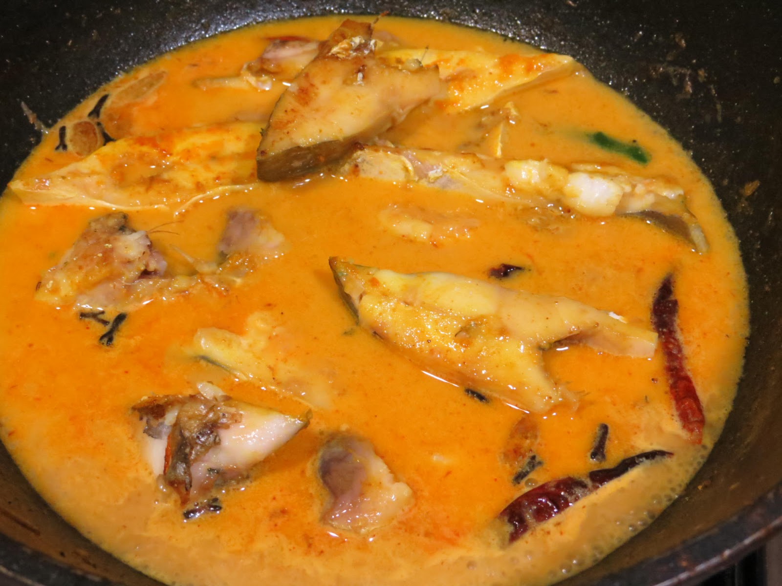 mittu cooking love: Pomfret Malai Curry (fish cooked in coconut gravy ...
