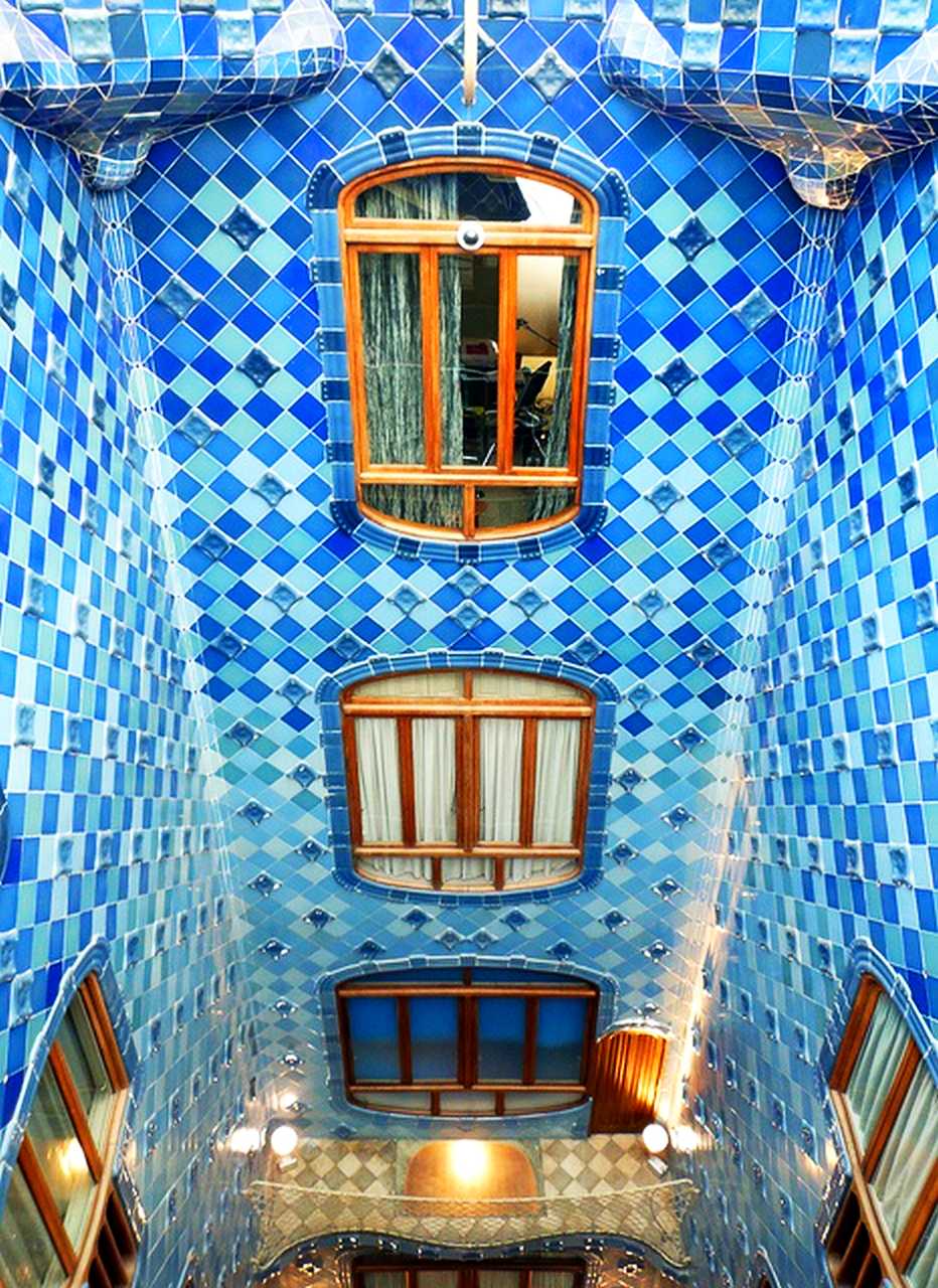 The Nicest Pictures: Antoni Gaudí, Casa Batlló