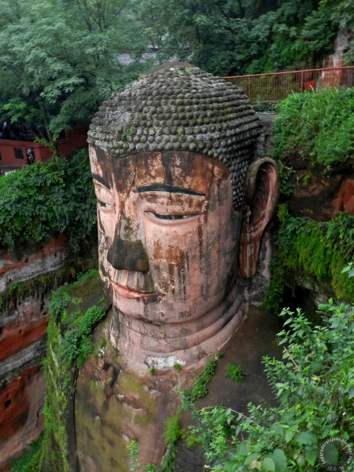 En paradero lejano: EL GRAN BUDA DE LESHAN