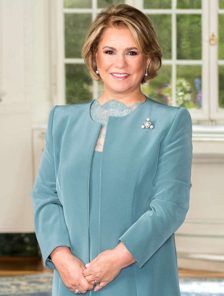 New official photos of Grand Duke Henri and Duchess Maria Teresa