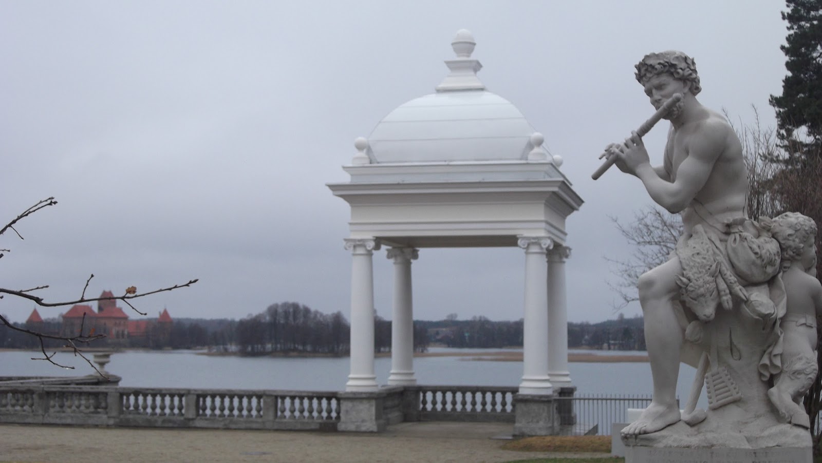 Dėstytojas nuovadoje: Pederastas Dzeusas